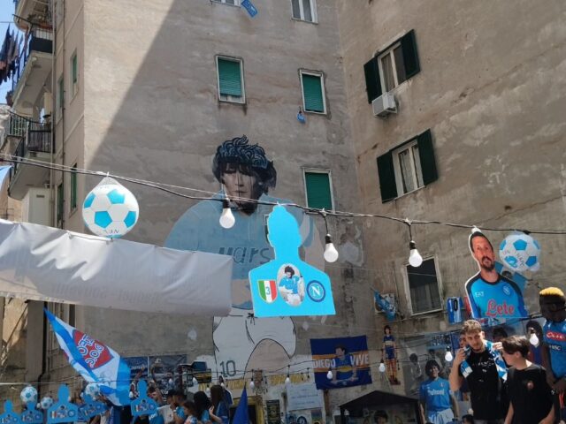 L’oro di Napoli oltre la sera del dì di festa – LITHIUM 24
