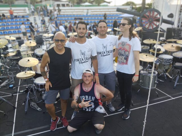 The Biggest Combat Rock Band torna a riempire di colpi il palco di ...